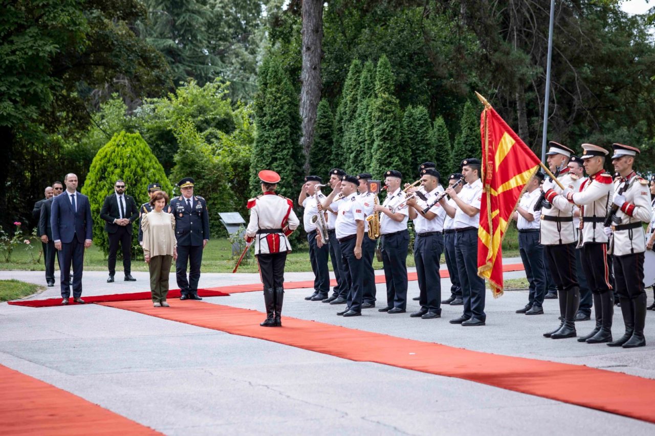 Претседателката Сиљановска Давкова го посети Генералштабот на Армијата